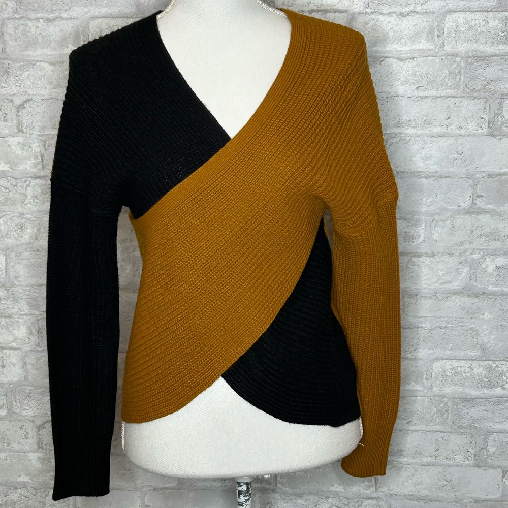 Full Circle Trends Black And Gold Cross Front Sweater… - Gem